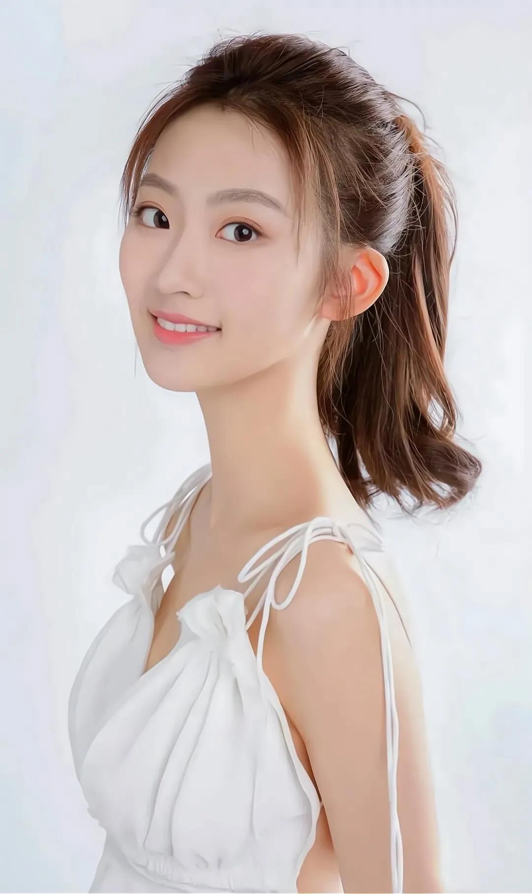 Star beauty wallpaper: Yang Yutong, vitality girl - iNEWS