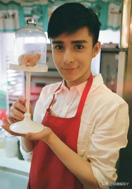 "Xiangmi" Jun Pu Chi took a recent photo, teased himself, and the skin ...