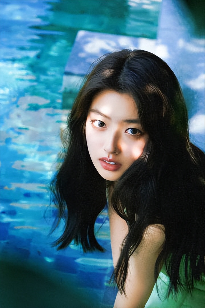 Cozy and beautiful! Xu Ruohan's green suspender skirt with the photo ...