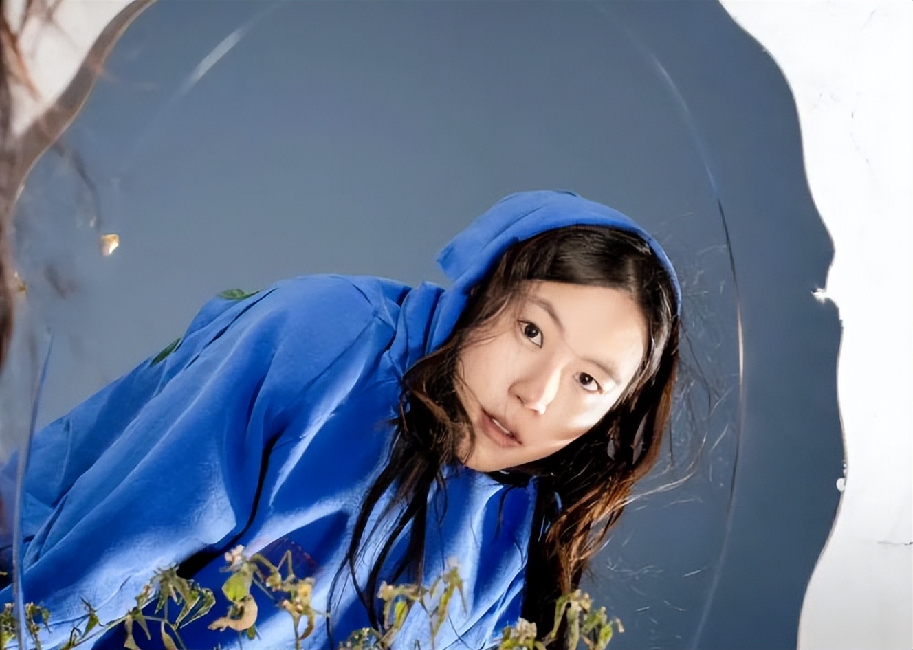 Dou Jingtong's long hair is amazing, her appearance is inherited from ...