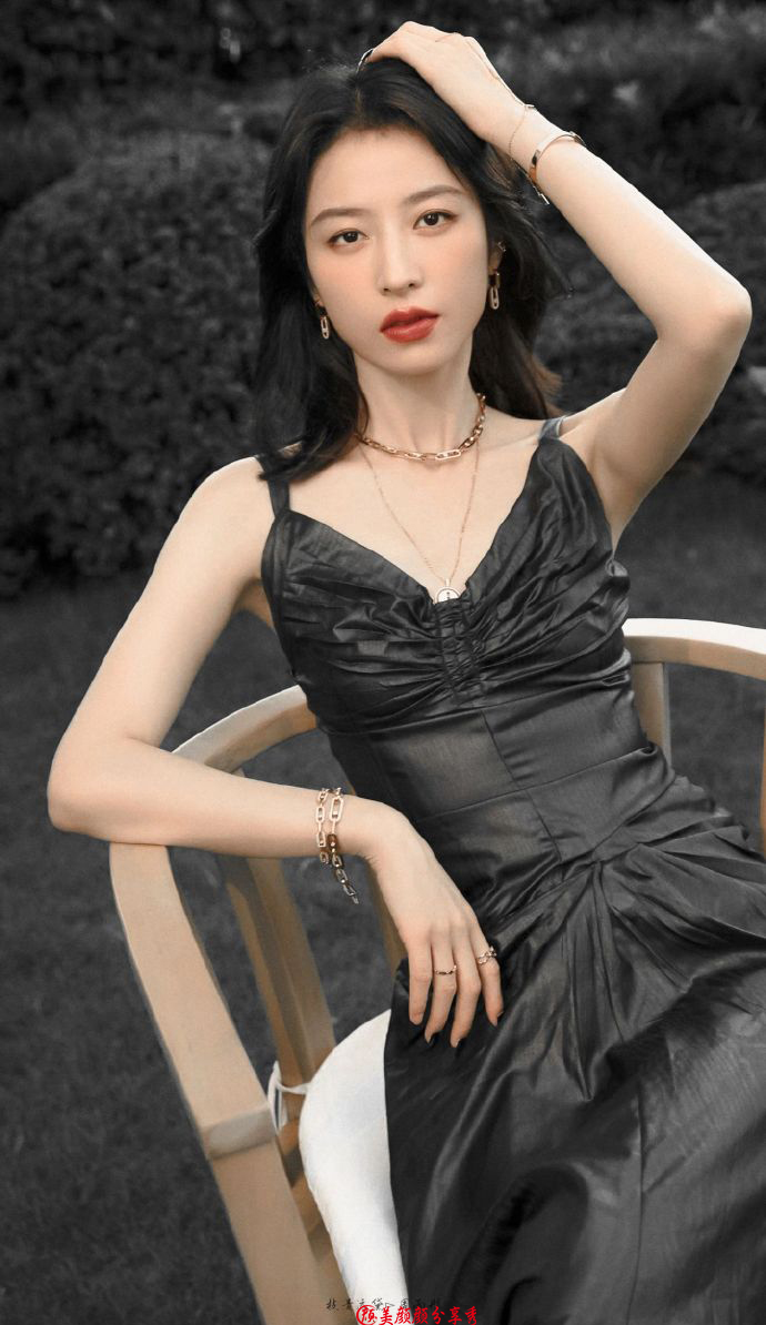 Zhou Yutong's smile is bright and moving - iMedia