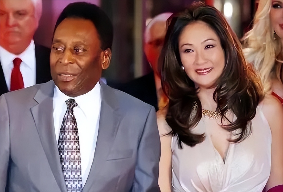 The 52-year-old Japanese widow of Bailey appeared in an elegant slanted ...