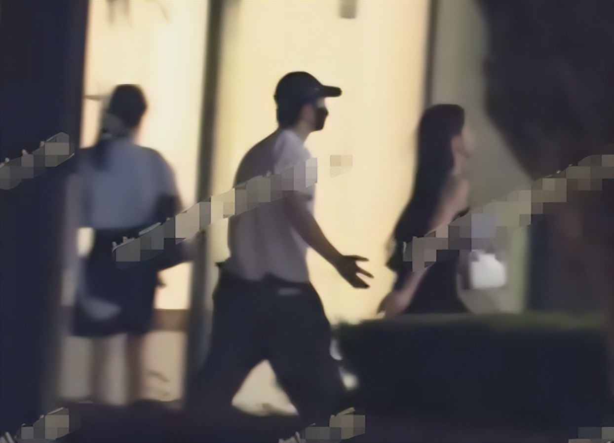 Huang Xiaoming was revealed to be in a new relationship again, Ye Ke ...