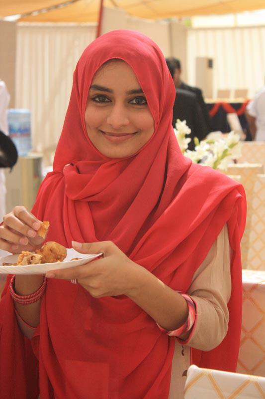 Why do Pakistani girls like to wear veils?After the true face is ...