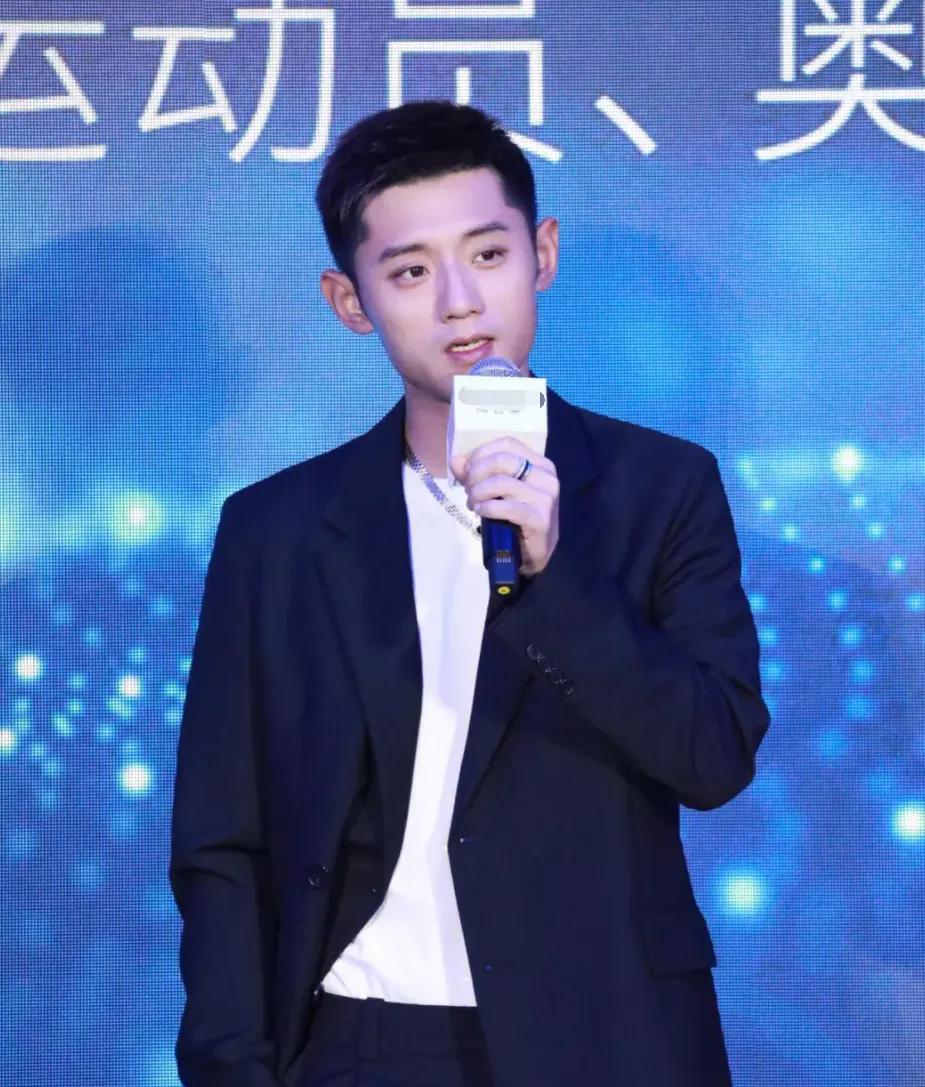 It was revealed that Zhang Jike owed huge gambling debts! Using Jing Tian's private photos to ...