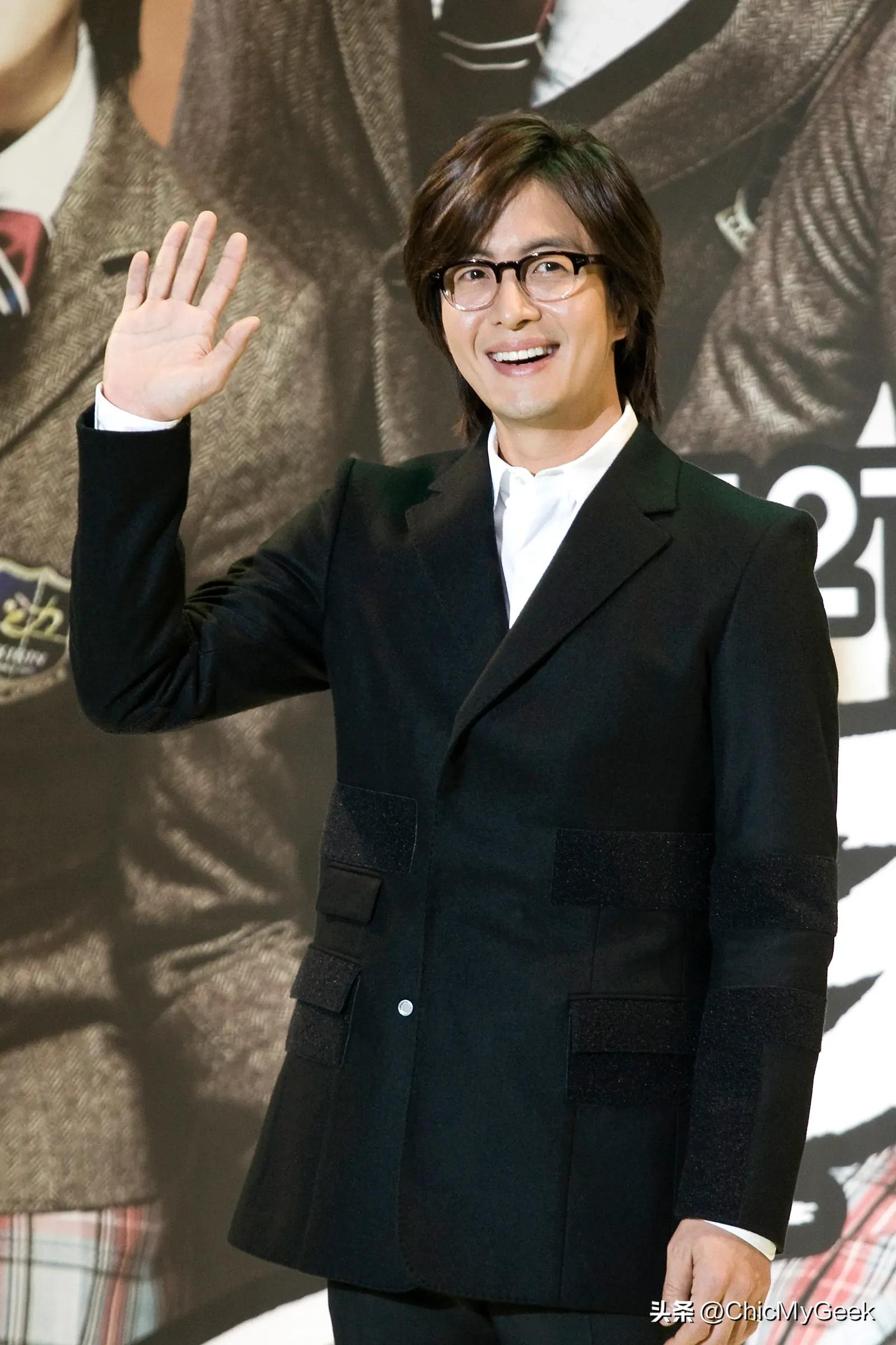 50-year-old Bae Yong-joon suddenly announced his retirement!How is it ...