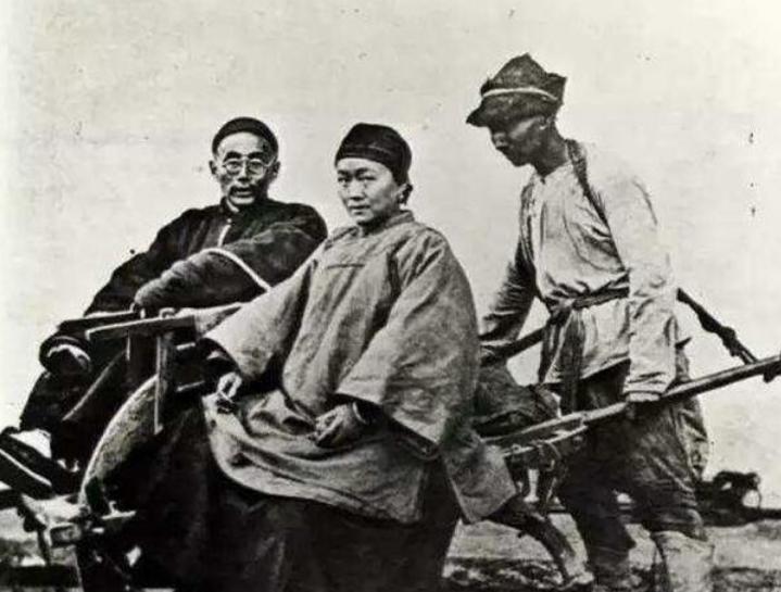 In 1946, the martyr's cemetery was destroyed, Li Duba collected the ...