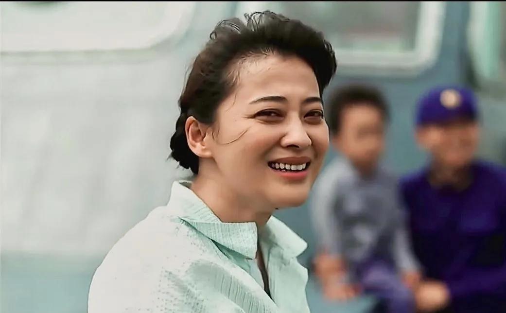 [Parents Love] An Jie landed on the island and threw away his shoes ...