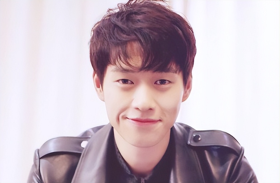 Wei Daxun, who is eager to get married, falls in love with Yang Mi, a ...