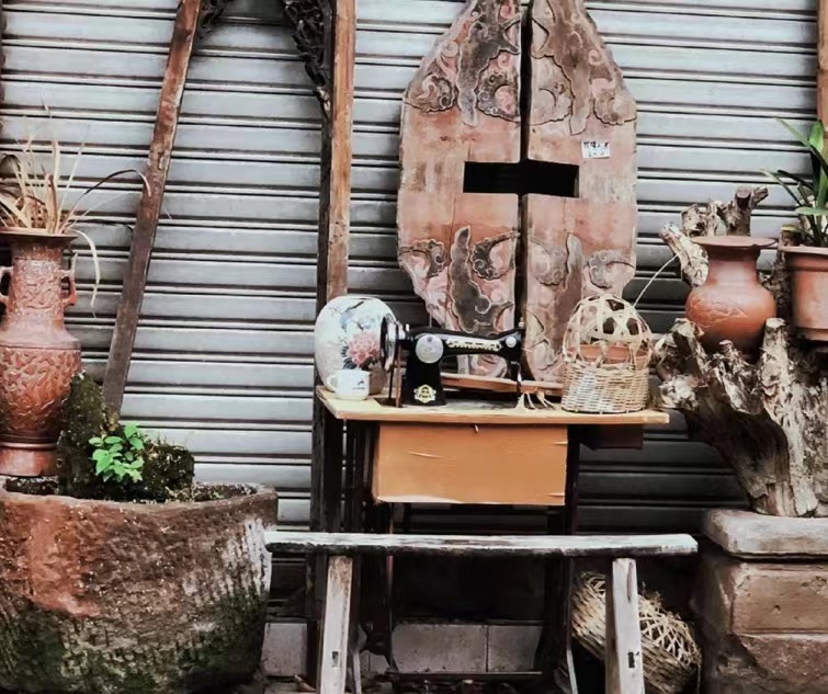 The retro old objects that were outdated in the 1980s are now loved by ...