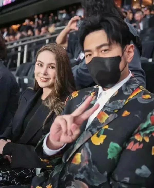 What are the highlights of the Paris Fashion Week actresses competing ...