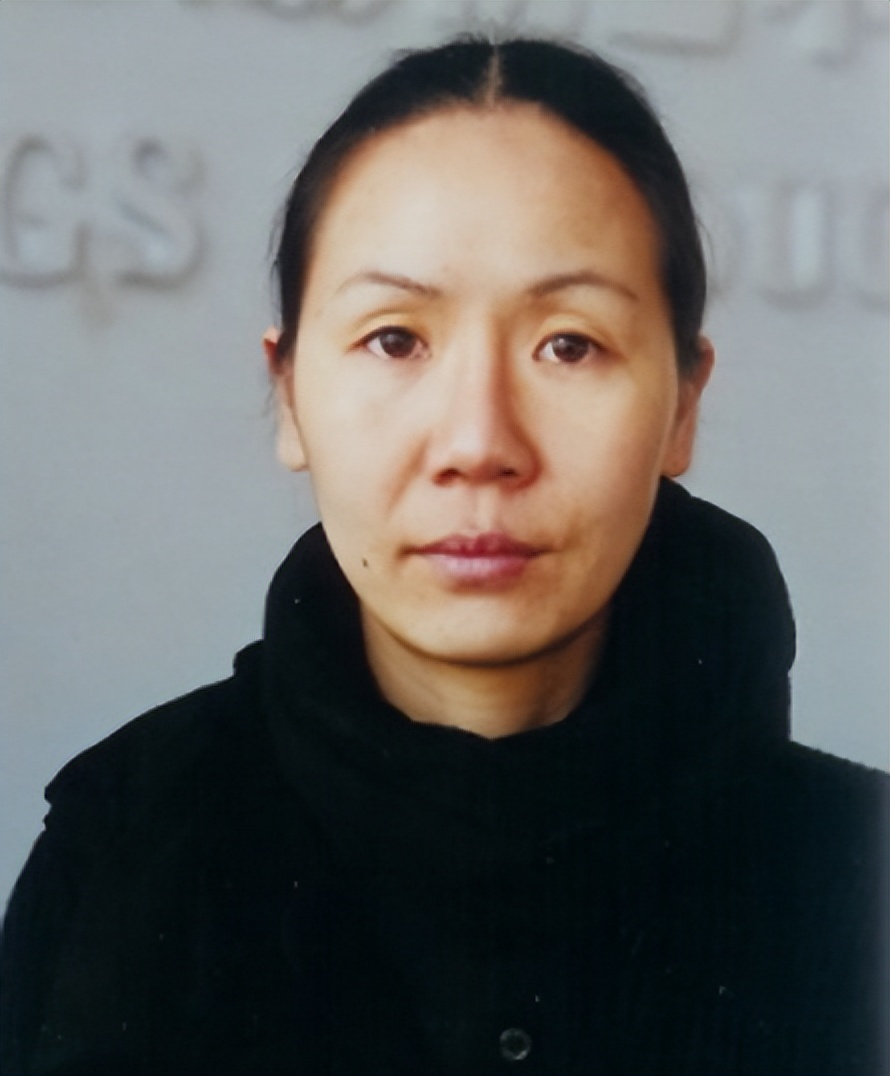 She is a "well-known ugly actress", but married into a wealthy family ...