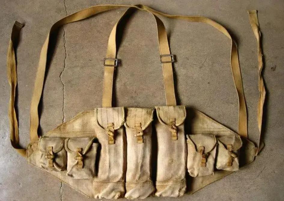 The Chinese Type 56 magazine carrying bag is simple and crude, but very ...