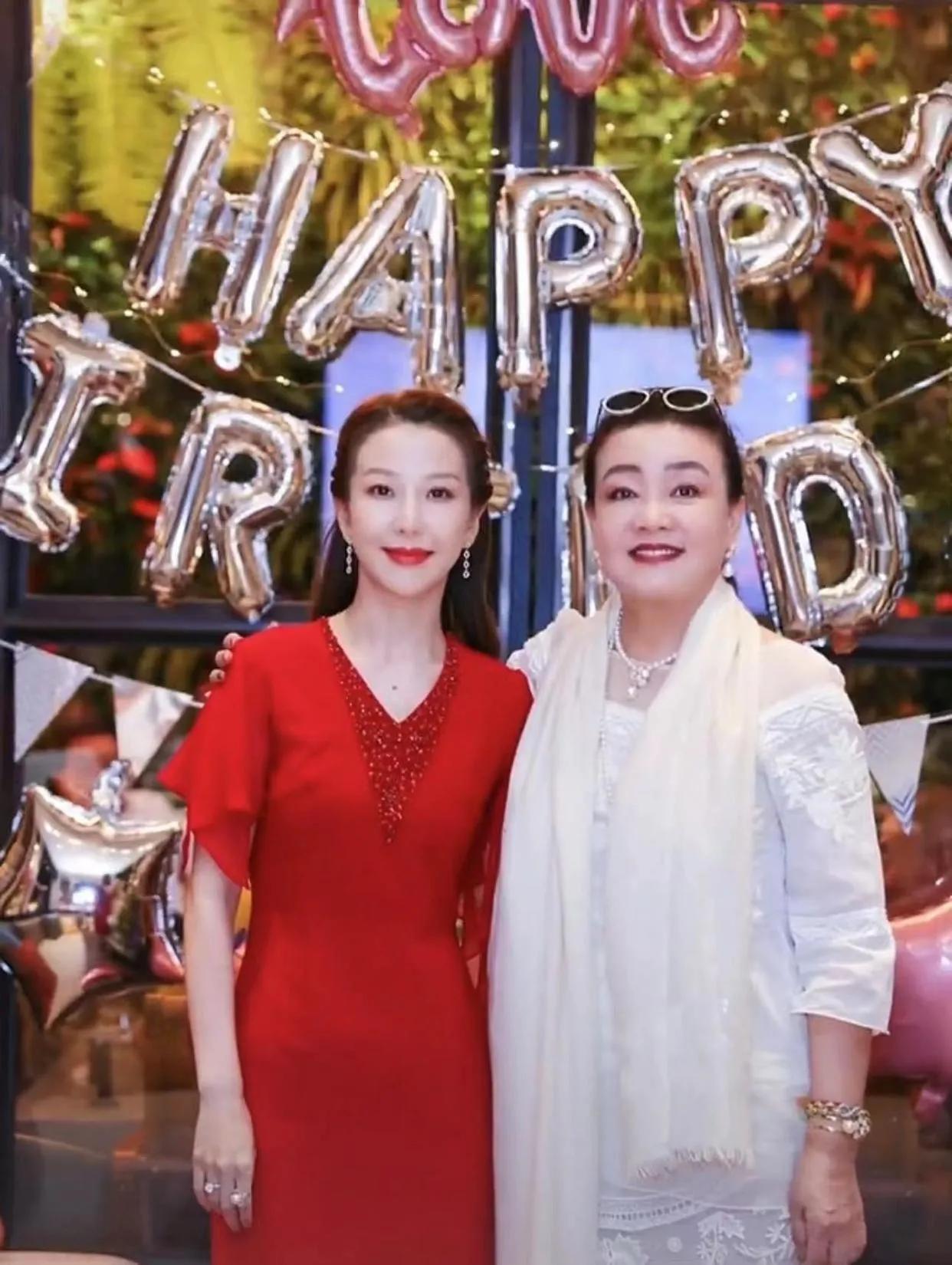 Qi Qin brought his 24-year-old wife and Zhang Lanqing, their age difference became the light of ...