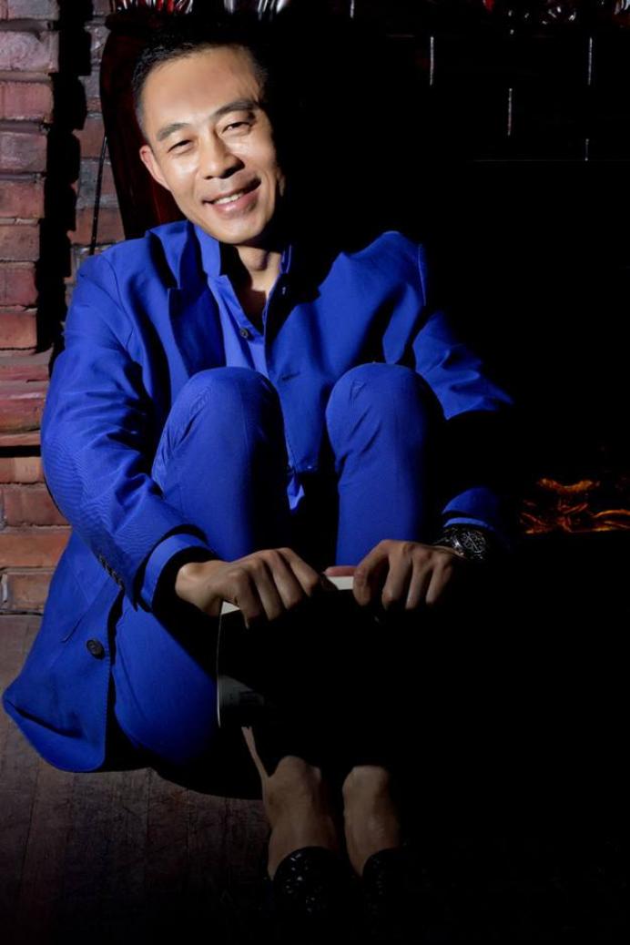 Post-70s actor Pan Yuchen: After divorcing Hou Yong, he is like a rose ...