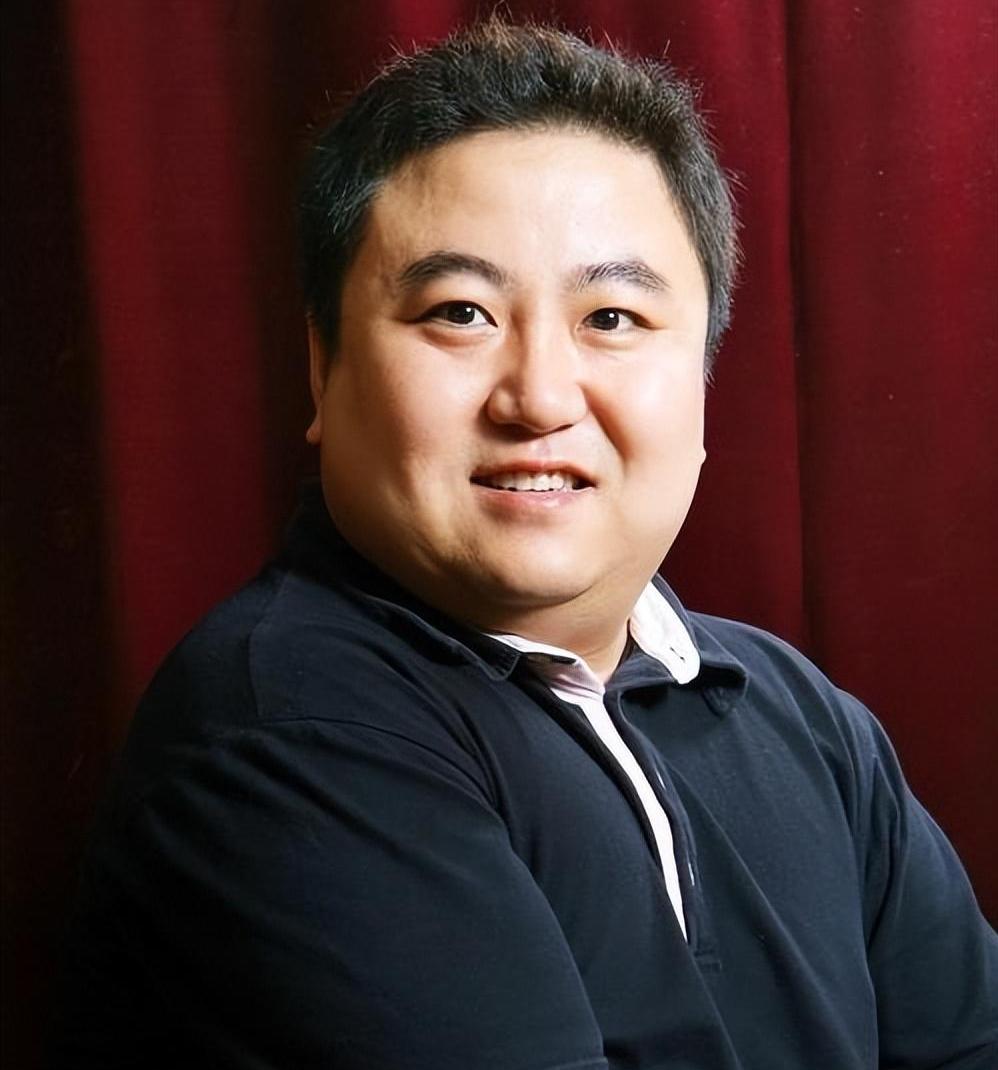 He became famous all the way with his partner Feng Gong Spring Festival ...