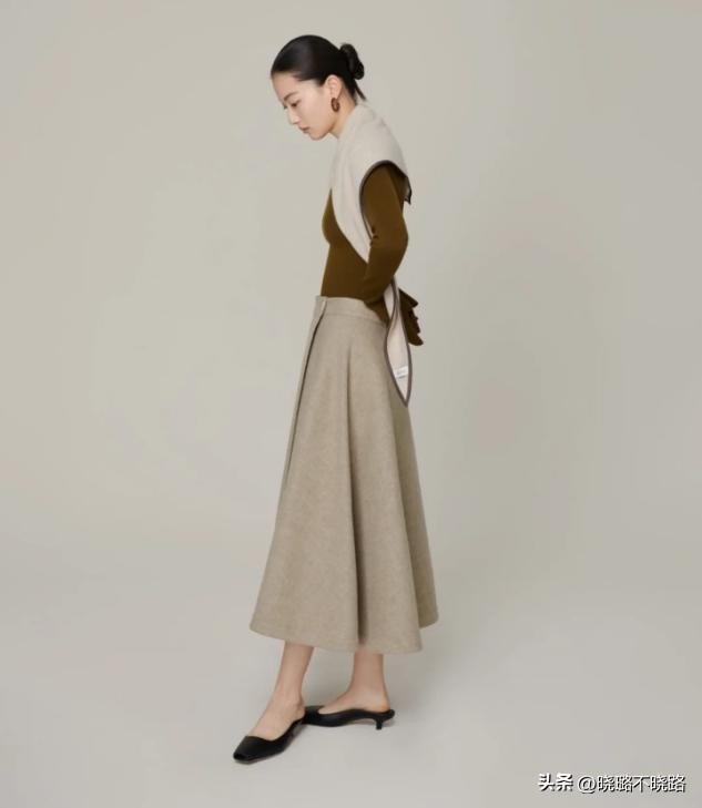 This year, there is a popular way to wear: "narrow at the top and wide ...