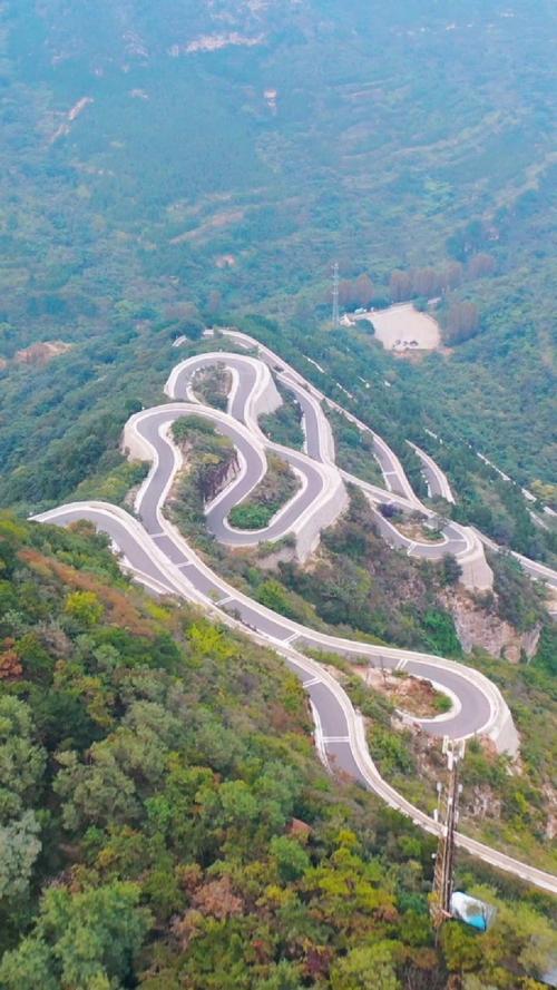 Looking up to the Tianshan mountain road, winding and circling, it can ...