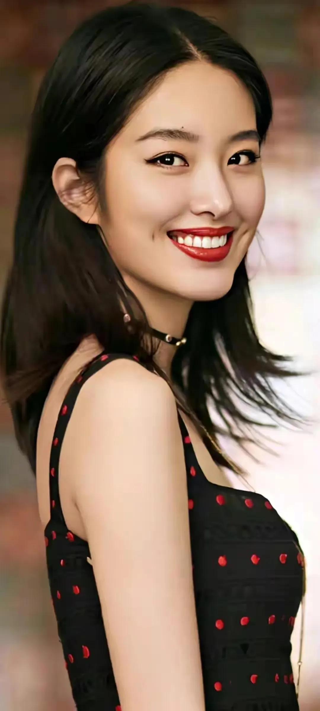 Yang Caiyu's beautiful pictures - iNEWS