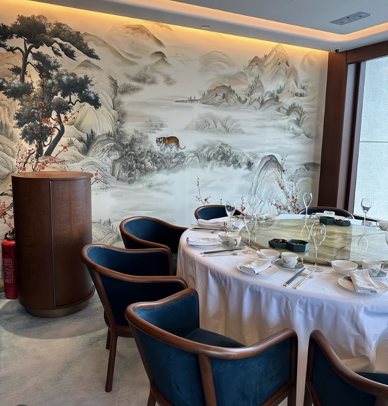 Hong Kong socialites attend the dinner! Fu Mingxia and Feng Yumuzhuang ...