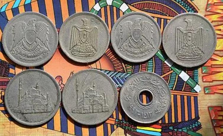 The establishment of the monetary system and the rise of gold coins ...