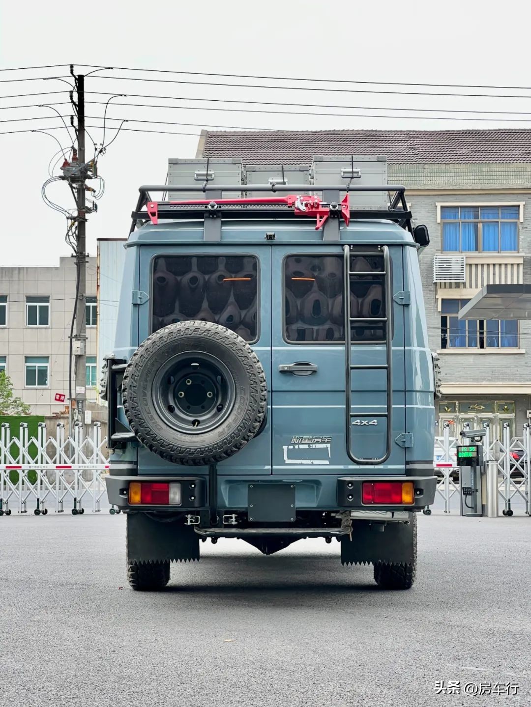 Real shot: Nova Iveco 2045 touring car, four-wheel drive and two ...