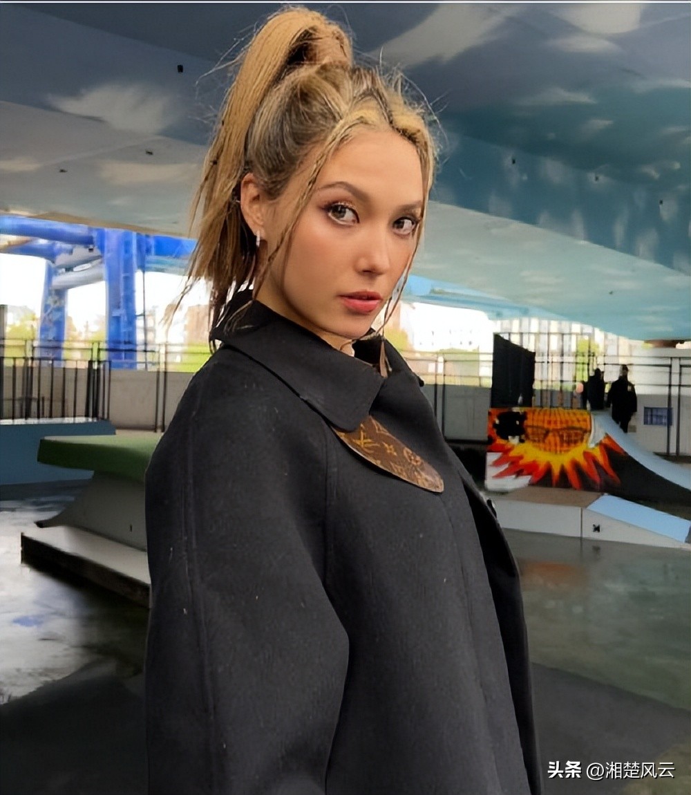 Gu Ailing posted fitness photos, with a slender figure and strong ...