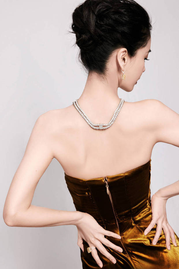 Yang Ying's gold-plated mermaid skirt looks like a living picture, and ...