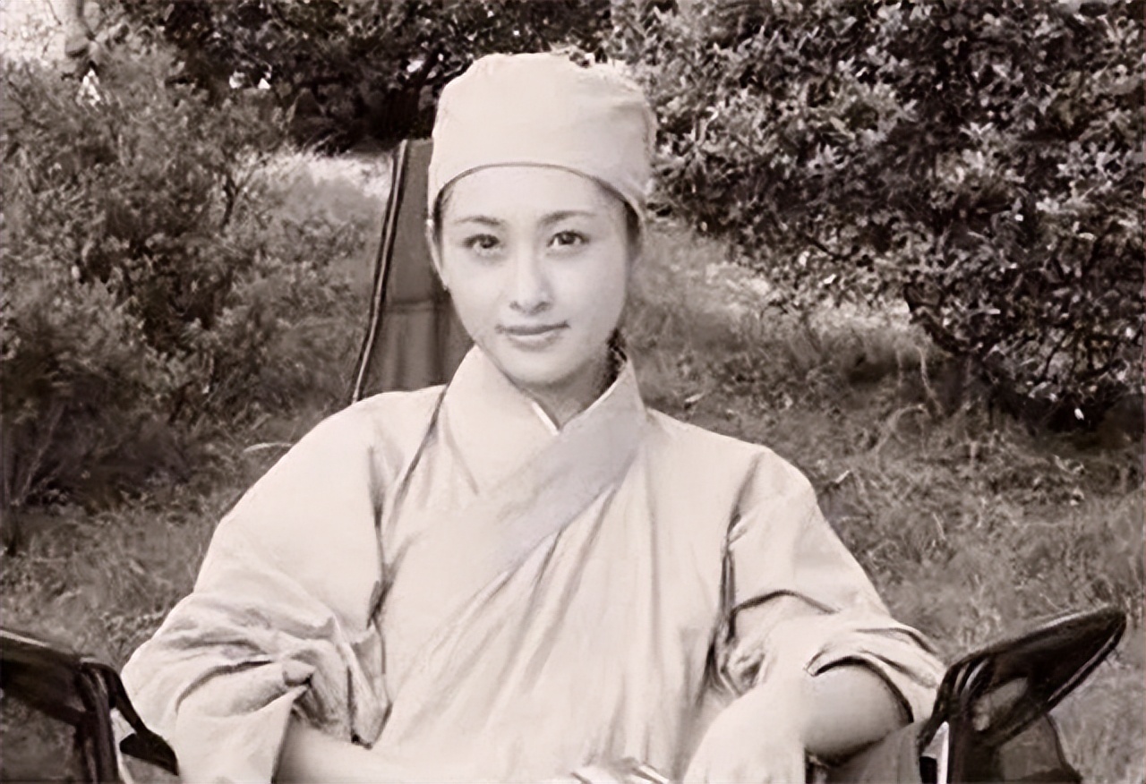 Xiucai is away from home all year round, and his beautiful wife is ...