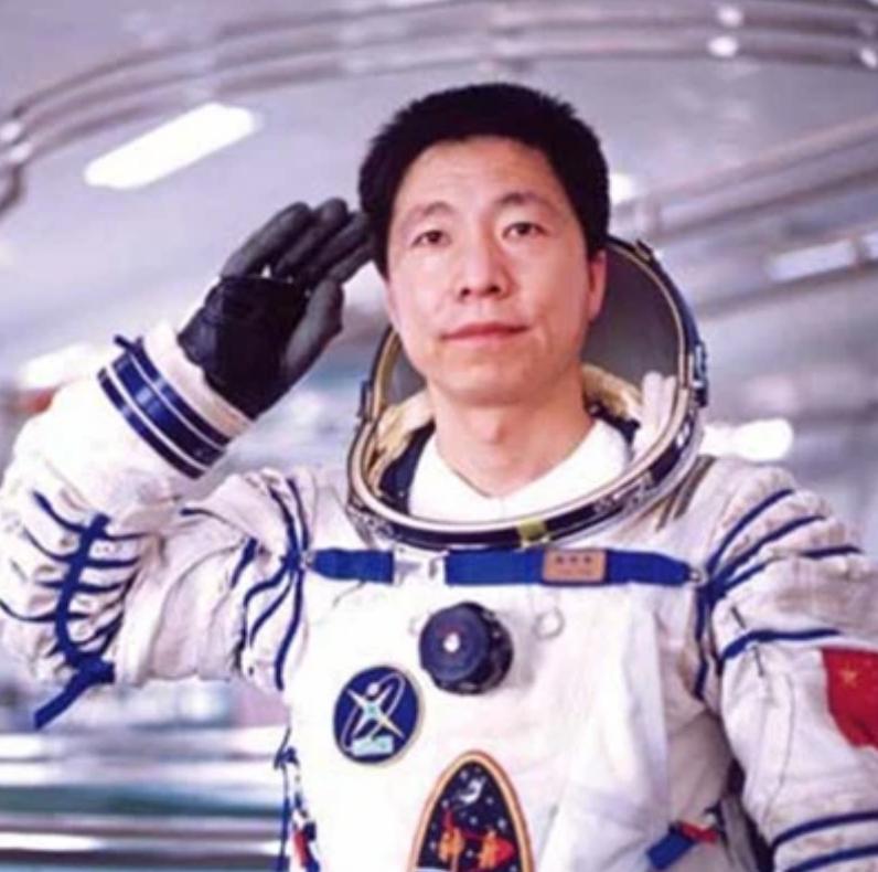 Yang Liwei heard a "knock on the door" in space, and the answer was not ...