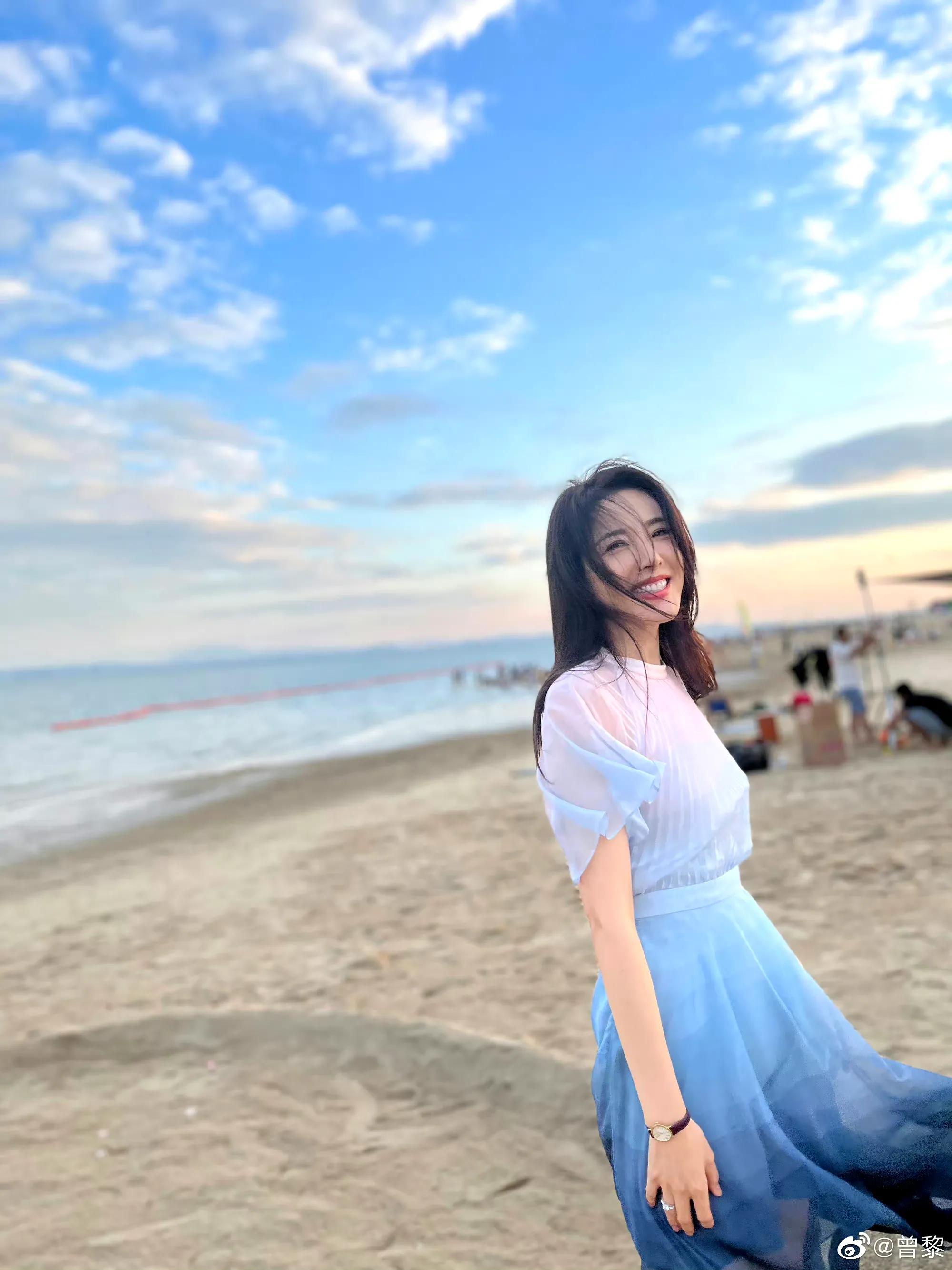 Temperament Goddess Zeng Li - iNEWS