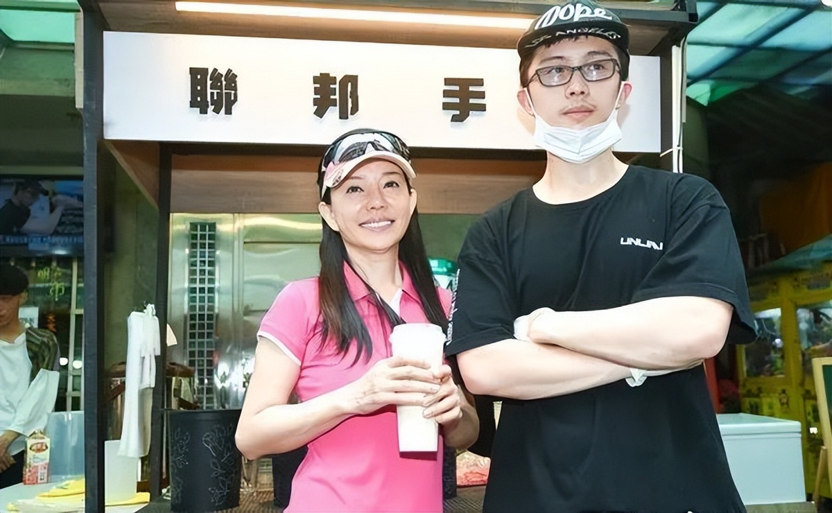 Looking back at how much the actress Di Ying doted on her son? She only ...