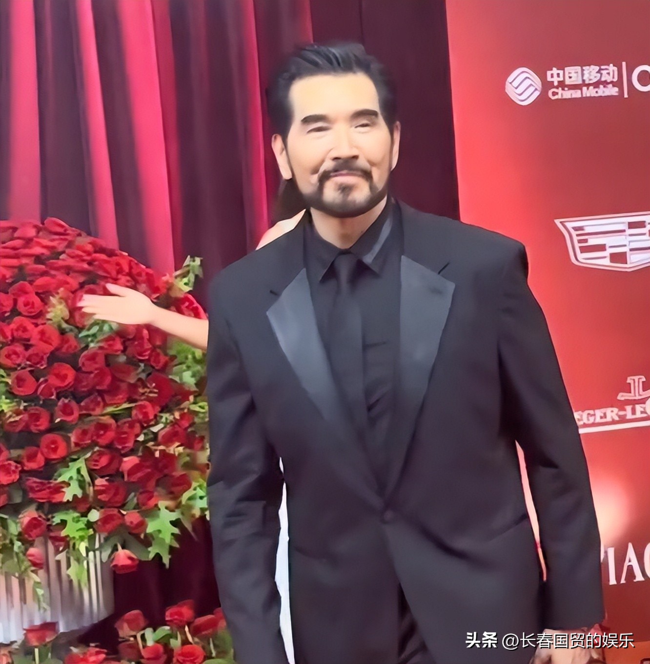 62-year-old Fei Xiang appeared on the red carpet of the Shanghai Film ...