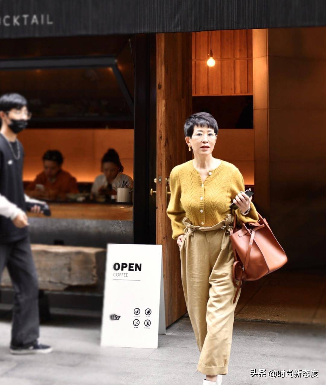 This is what a middle-aged woman should look like: a 64-year-old who ...