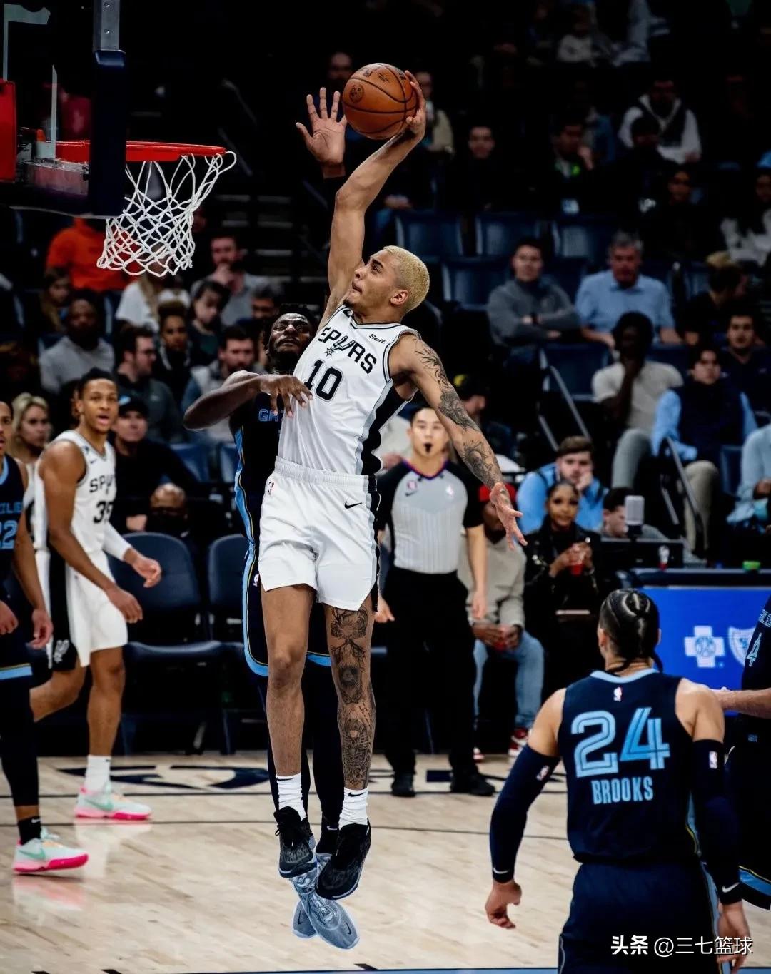 One-handed free throw, flamboyant personality, the inheritor of the ...