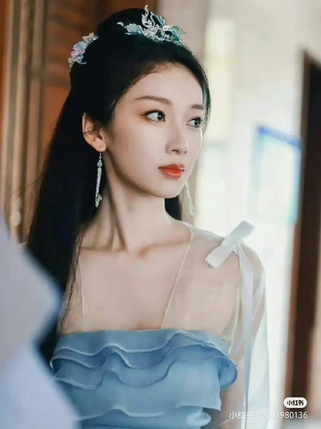 Naturally cold-faced Liu Lingzi, a warrior with deep-fried dough sticks ...