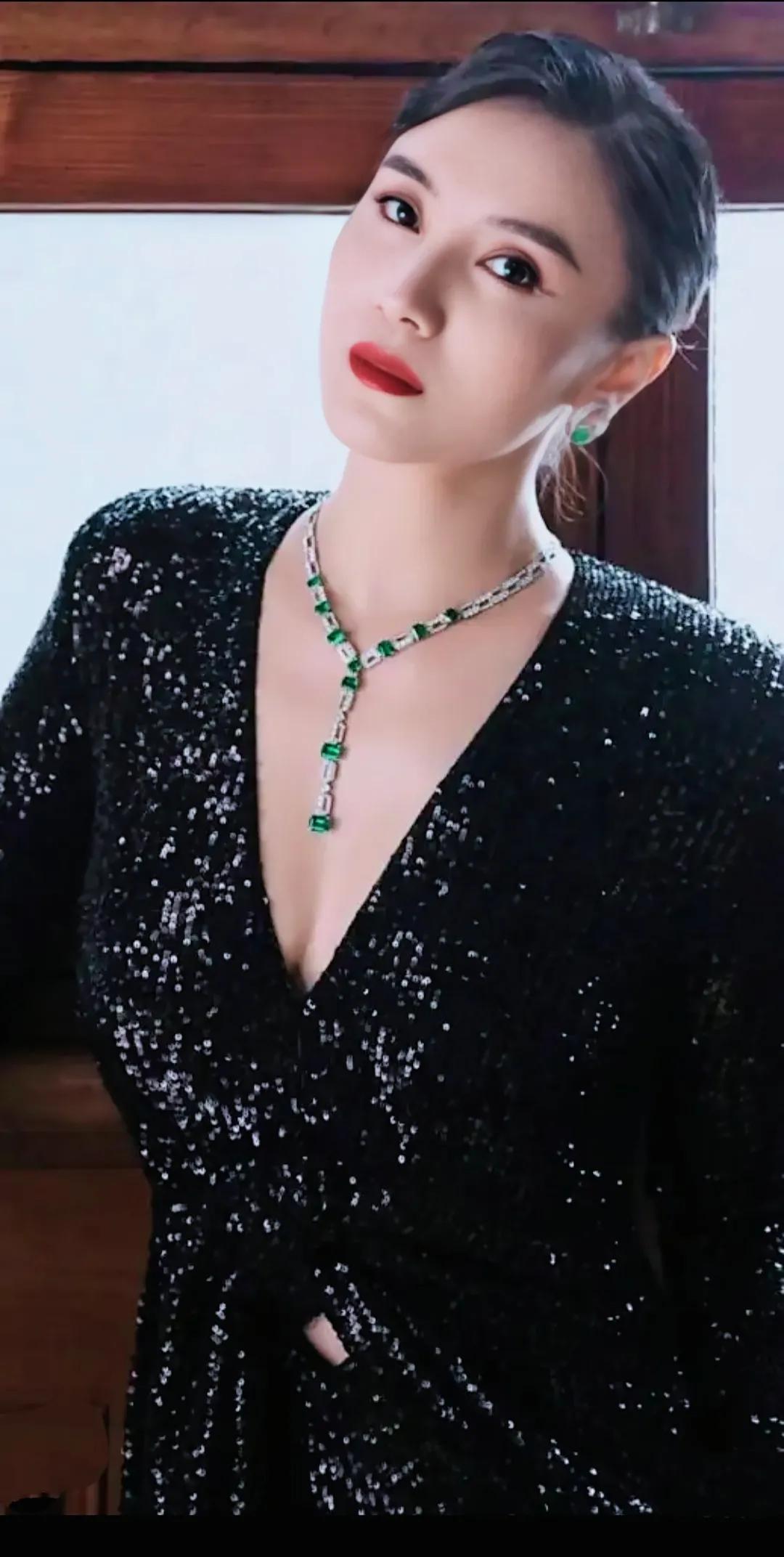 Song Jia is so beautiful - iNEWS