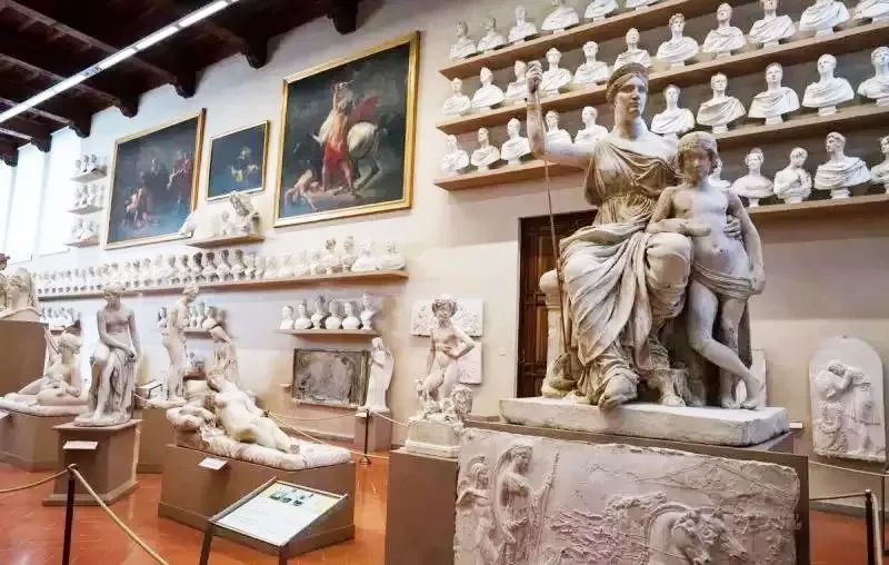 Leng Jun, China's first super-realist person, traveled to Europe for ...