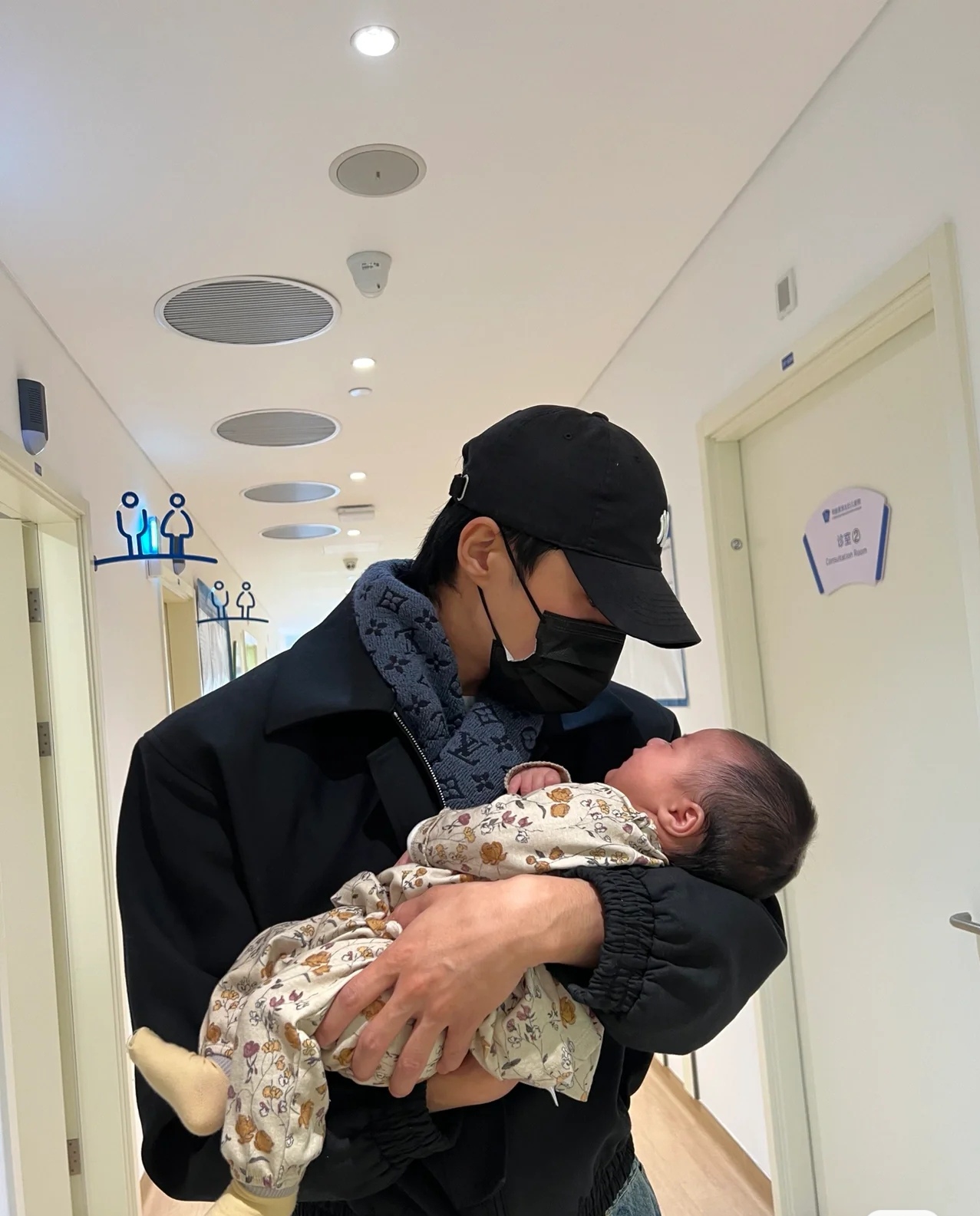 Jiang Chao's Father's Day photos caused controversy, only his son and ...