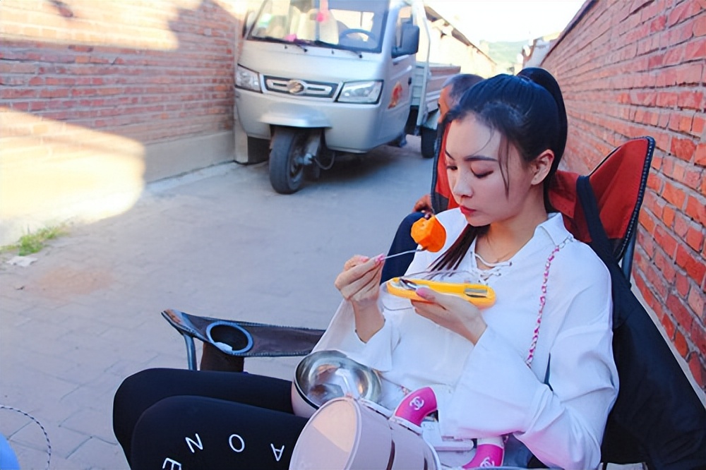 Zeng Chen's Invitation: Transformation from Actor to Producer - iNEWS