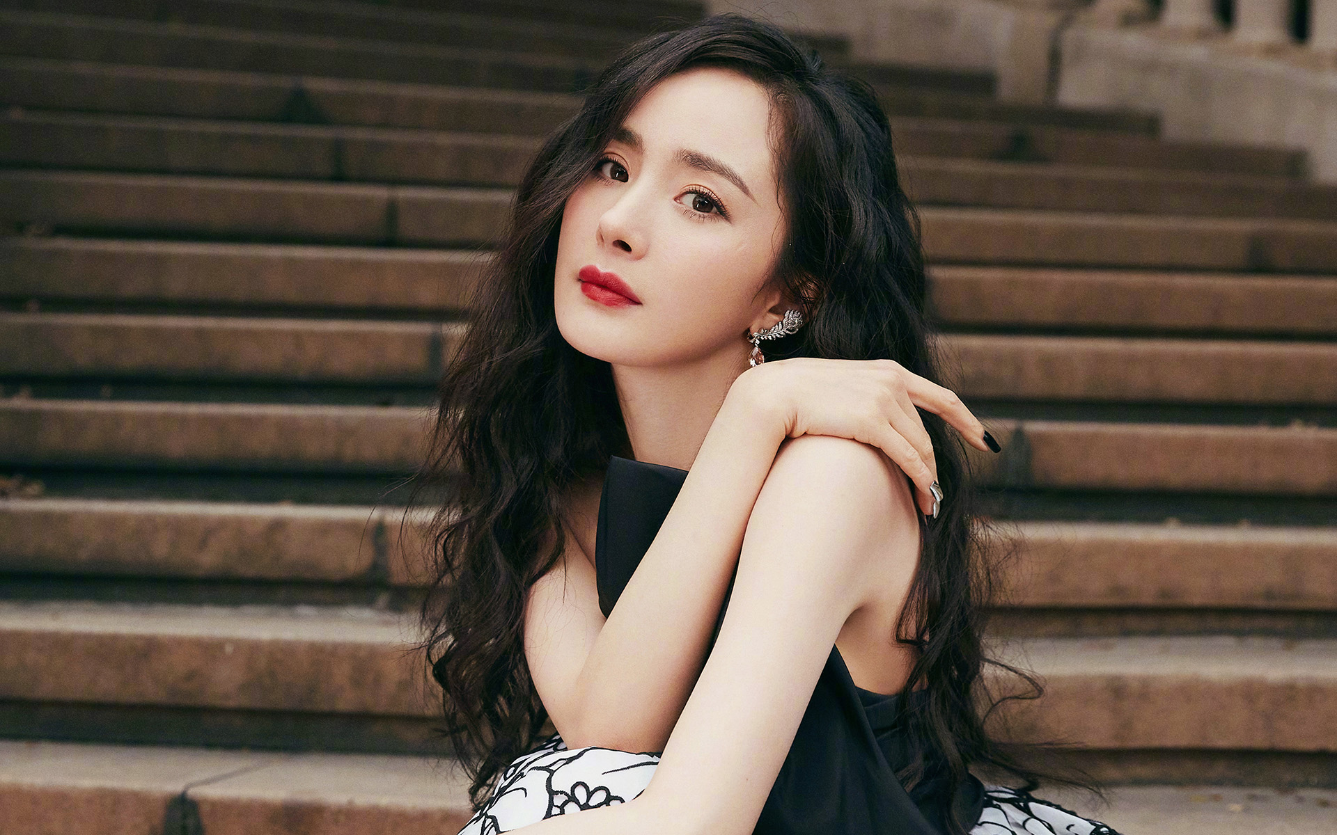 Entertainment Comments: Liu Yifei, Wang Junkai, Yang Mi, Liu Genghong, Tang Yan, Peng Yuyan - iNEWS