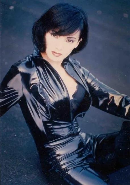 Bright and moving, a stunner in the world, Peng Dan, the "God of Waves ...