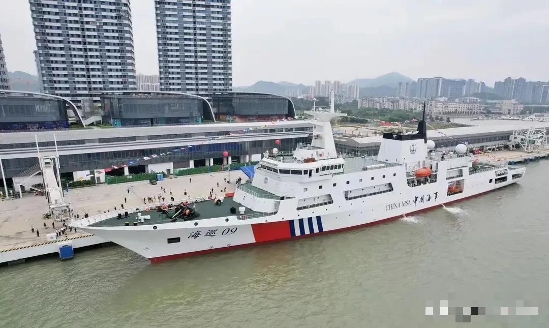 Haixun 173 encountered a Philippine ship, Haixun 09 quickly supported, China's islands and reefs ...