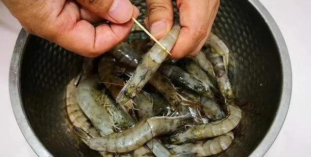 The spicy prawns in the dry pot of the big food stalls are really ...