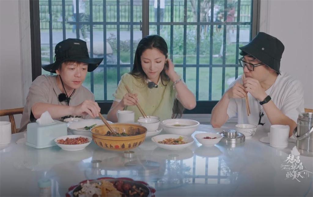 Pan Chen accepts the proposal of her boyfriend outside the circle, Jiang Yingrong, Huang Ying ...