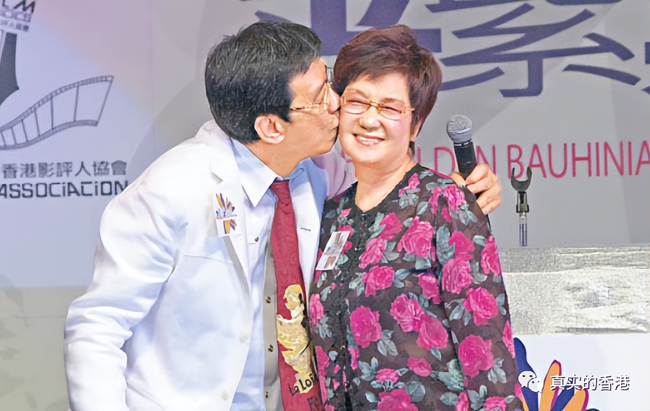 "90-year-old Hu Feng proposed to 88-year-old Roland", fake - iMedia