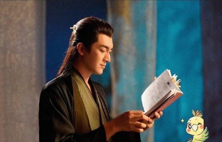 Lin Gengxin put one arm around Zhao Liying's waist, and the two were ...