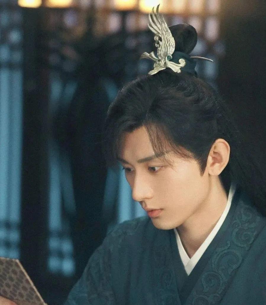 "Mountains, Rivers and Bright Moon": Cheng Yi plays the role of Zhu Di ...