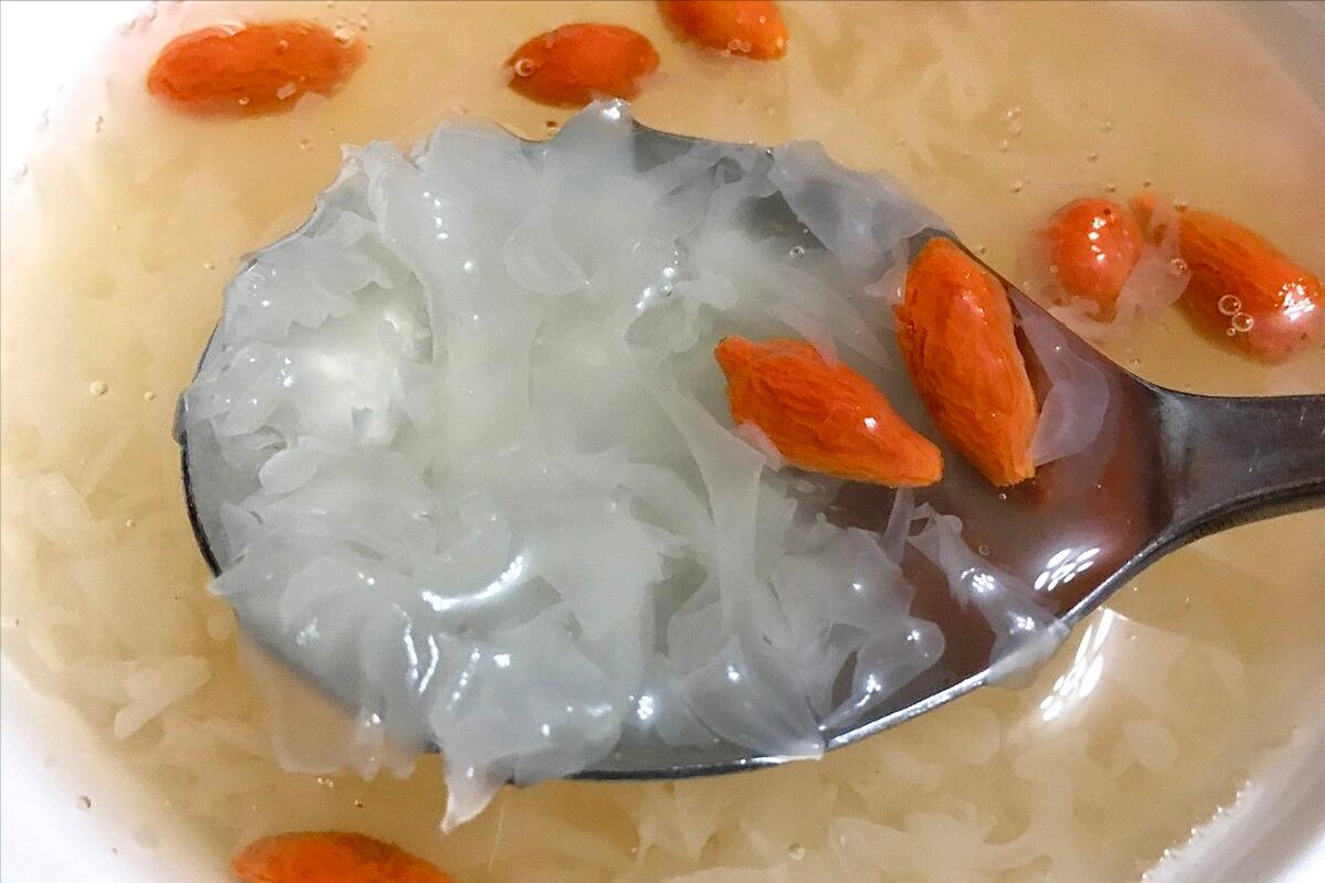 Cook white fungus without glue?Do not cook directly after soaking ...