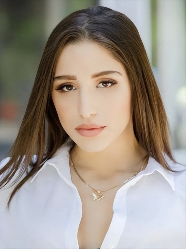 The goddess of darkness, Abella Danger, the ballet elf in the dark ...